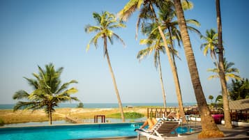 3 piscinas exteriores