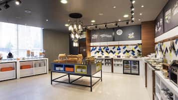 Café da manhã com buffet grátis todos os dias