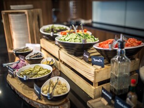 Pequeno-almoço tipo buffet diário (15.00 EUR por pessoa) 