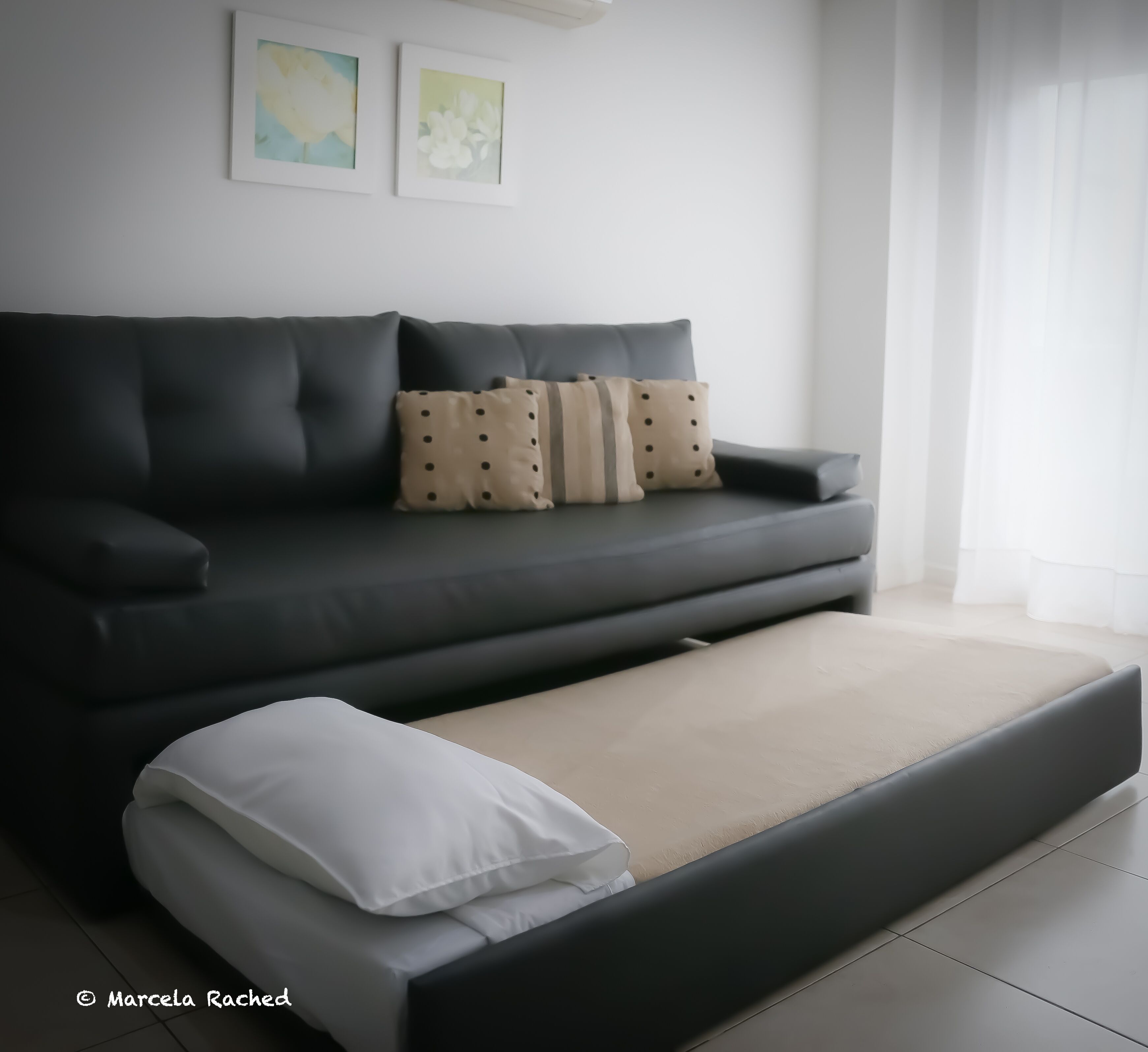 Apartamento superior | Área de estar | TV LCD 32 polegadas com canais a cabo, TV