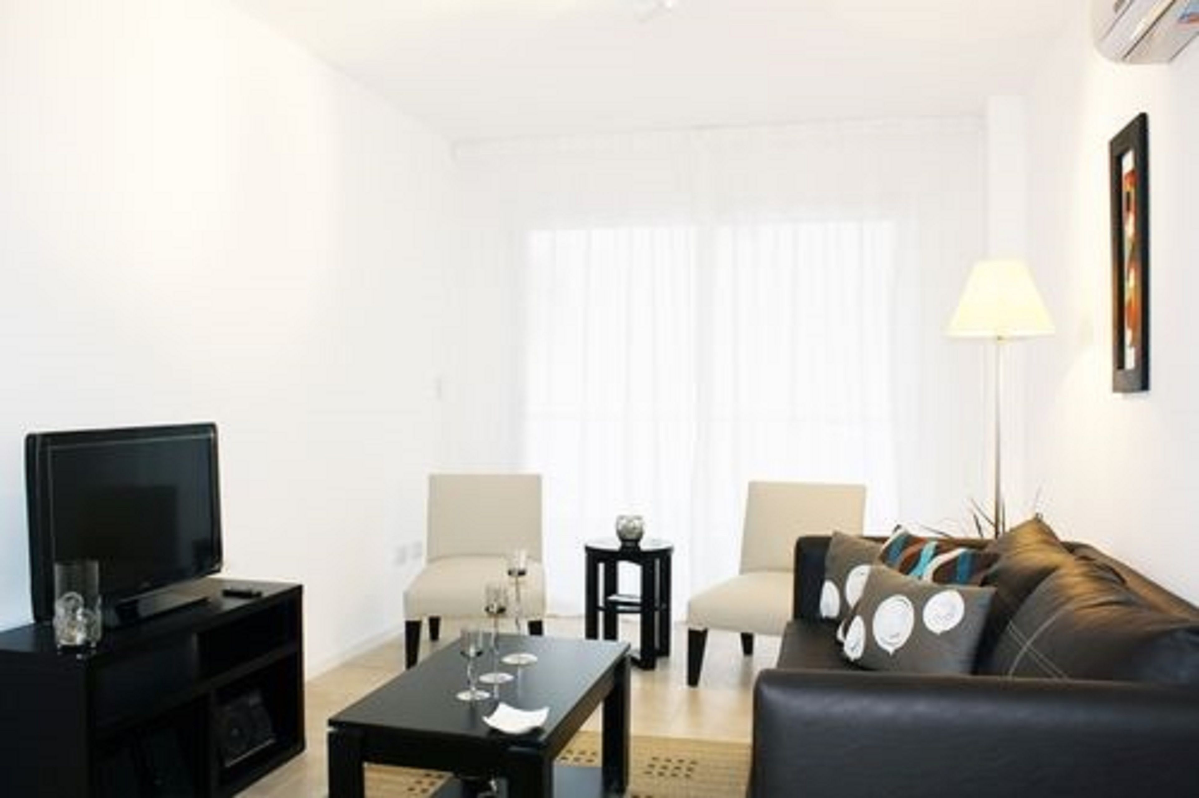 Apartamento superior | Sala de estar | TV LCD 32 polegadas com canais a cabo, TV