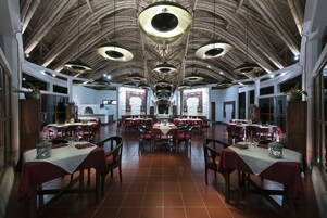 Café da manhã com buffet todos os dias mediante uma taxa