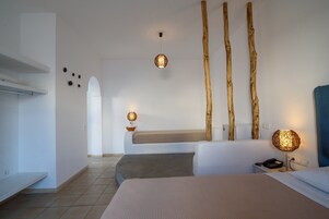 Superior Double Room, Outdoor Jetted Tub | Cofre no quarto, ferro/tábua de engomar, Wi-fi grátis 