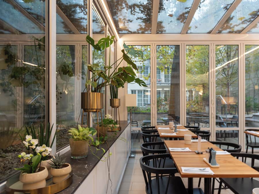 Café da manhã com buffet todos os dias (EUR 23 por pessoa)