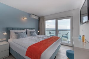 Apartamento panorâmico, 1 cama King e sofá-cama, 2 banheiros, vista para o mar | Roupas de cama de algodão egípcio, roupas de cama premium