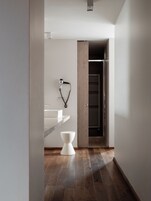 Quarto luxo | Roupas de cama antialérgicas, cofres nos quartos, cortinas blackout