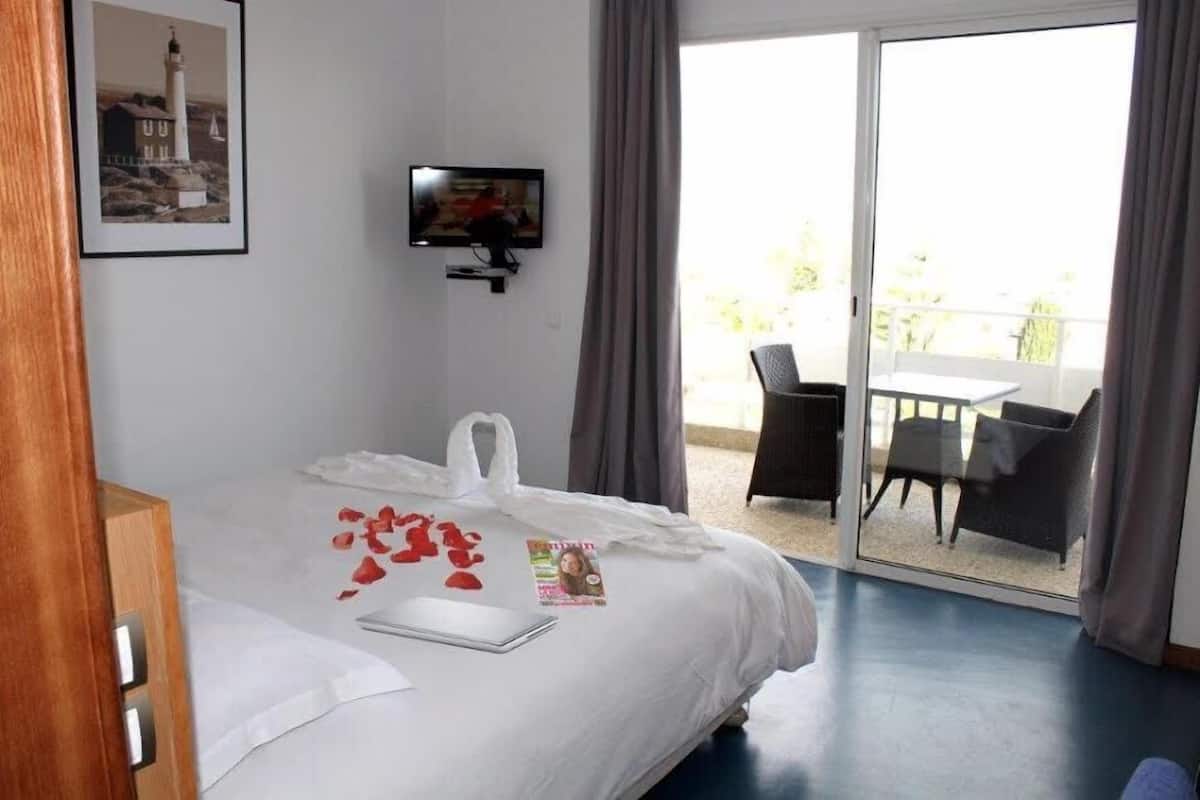 Quarto casal standard | Roupas de cama premium, Wi-Fi de cortesia