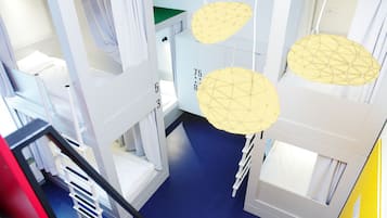 One Bed in 8-Bed Female Dormitory | Quartos à prova de som, ferros/tábuas de passar roupa, Wi-Fi de cortesia