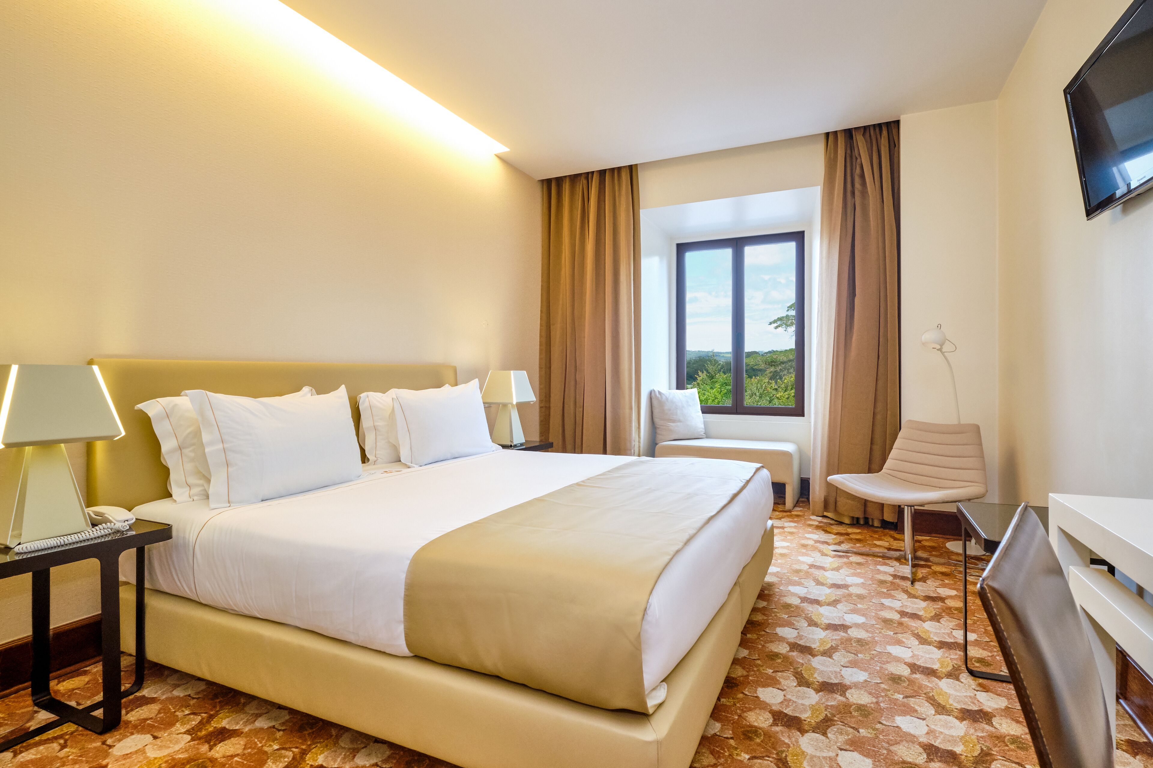 Quarto Duplo Superior | Roupa de alta qualidade, minibar, cofre no quarto 