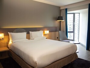 1 quarto, minibar, cofre com capacidade para portátil, secretária 