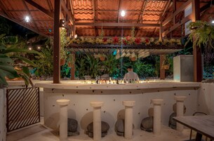 Bar junto à piscina