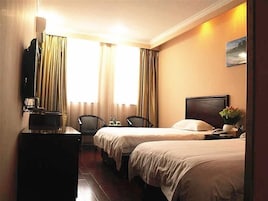 Quarto Twin | Escrivaninha, acesso grátis à internet com fio