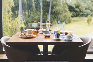 Pequeno-almoço tipo buffet diário incluído 