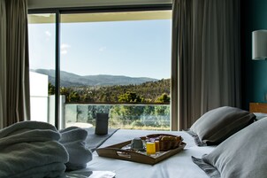 Minibar, cofre no quarto, secretária, Wi-fi grátis 