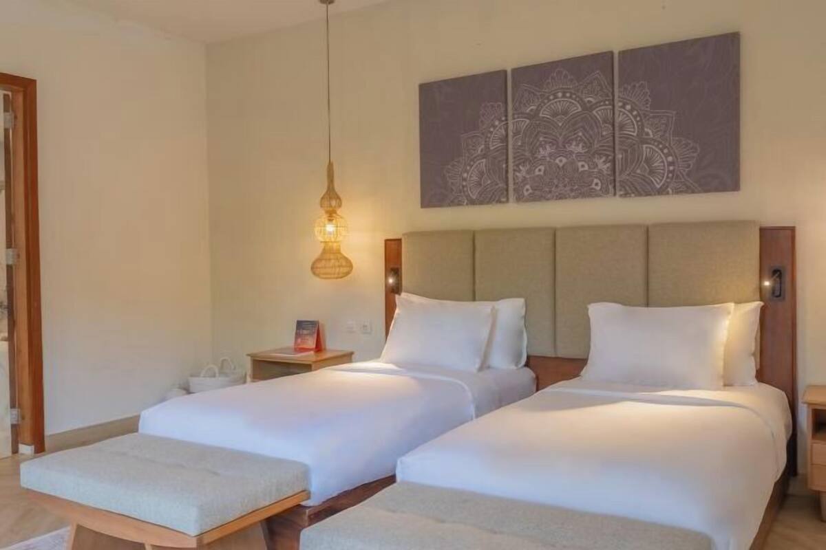 Cofres nos quartos, escrivaninha, quartos à prova de som