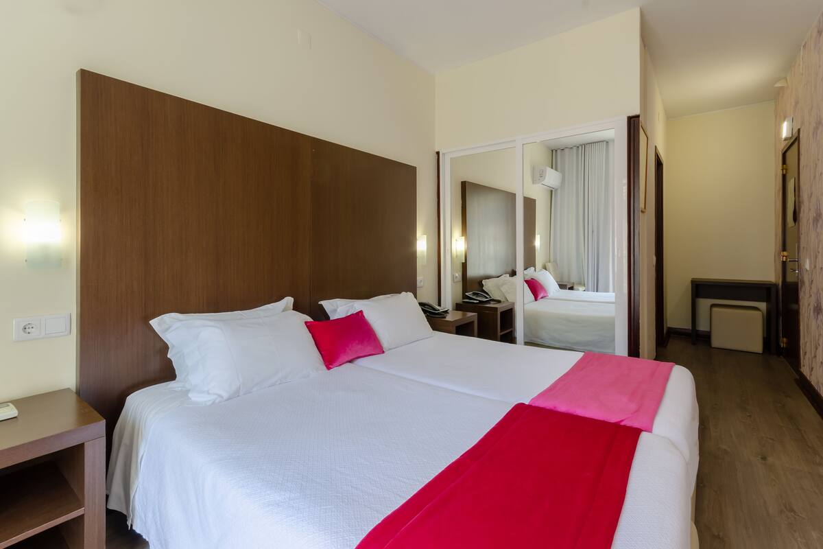 Quarto Triplo | Quartos insonorizados, roupa de cama fornecida 