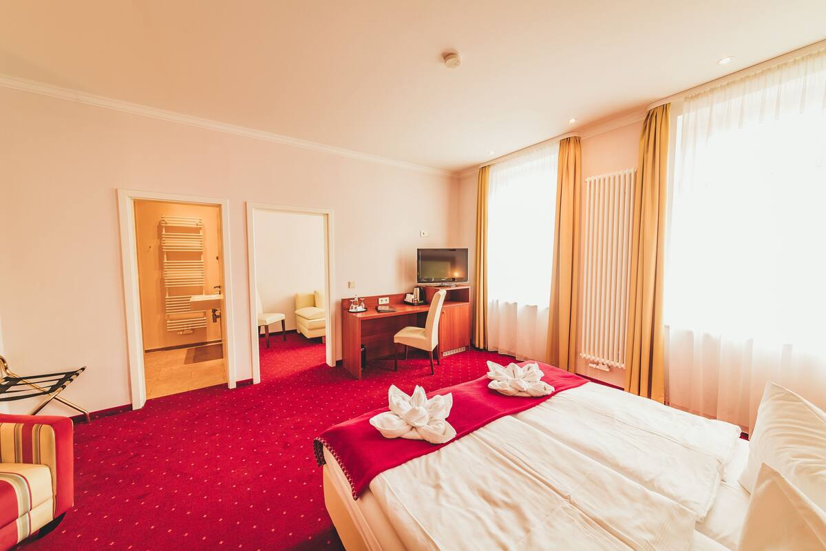Suite Júnior | Roupa hipoalergénica, minibar, cofre no quarto, secretária 