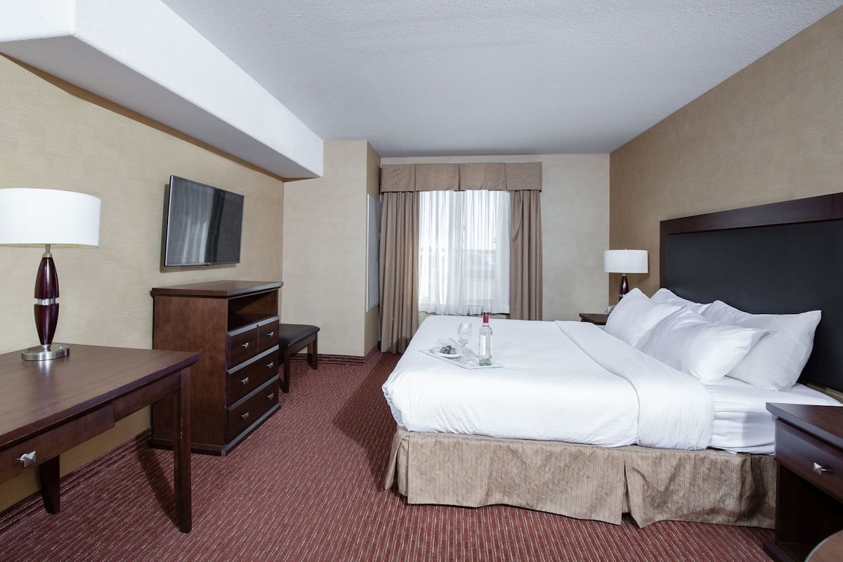 Roupas de cama premium, camas com colchões pillow-top, escrivaninha