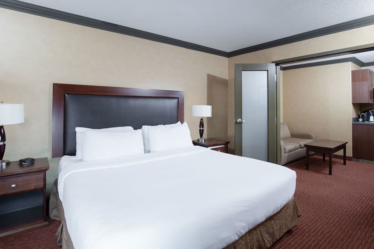 Roupas de cama premium, camas com colchões pillow-top, escrivaninha