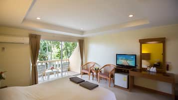 Quarto superior, sacada | Frigobar, cofres nos quartos, escrivaninha, cortinas blackout