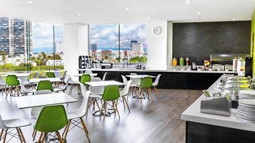 Pequeno-almoço tipo buffet diário incluído