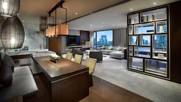 Suite | Minibar, cofre no quarto, secretária, quartos insonorizados