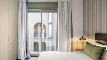 Apartamento Comfort, 2 quartos, cozinha, Vista para a cidade | 1 quarto, edredões de penas, cofre no quarto
