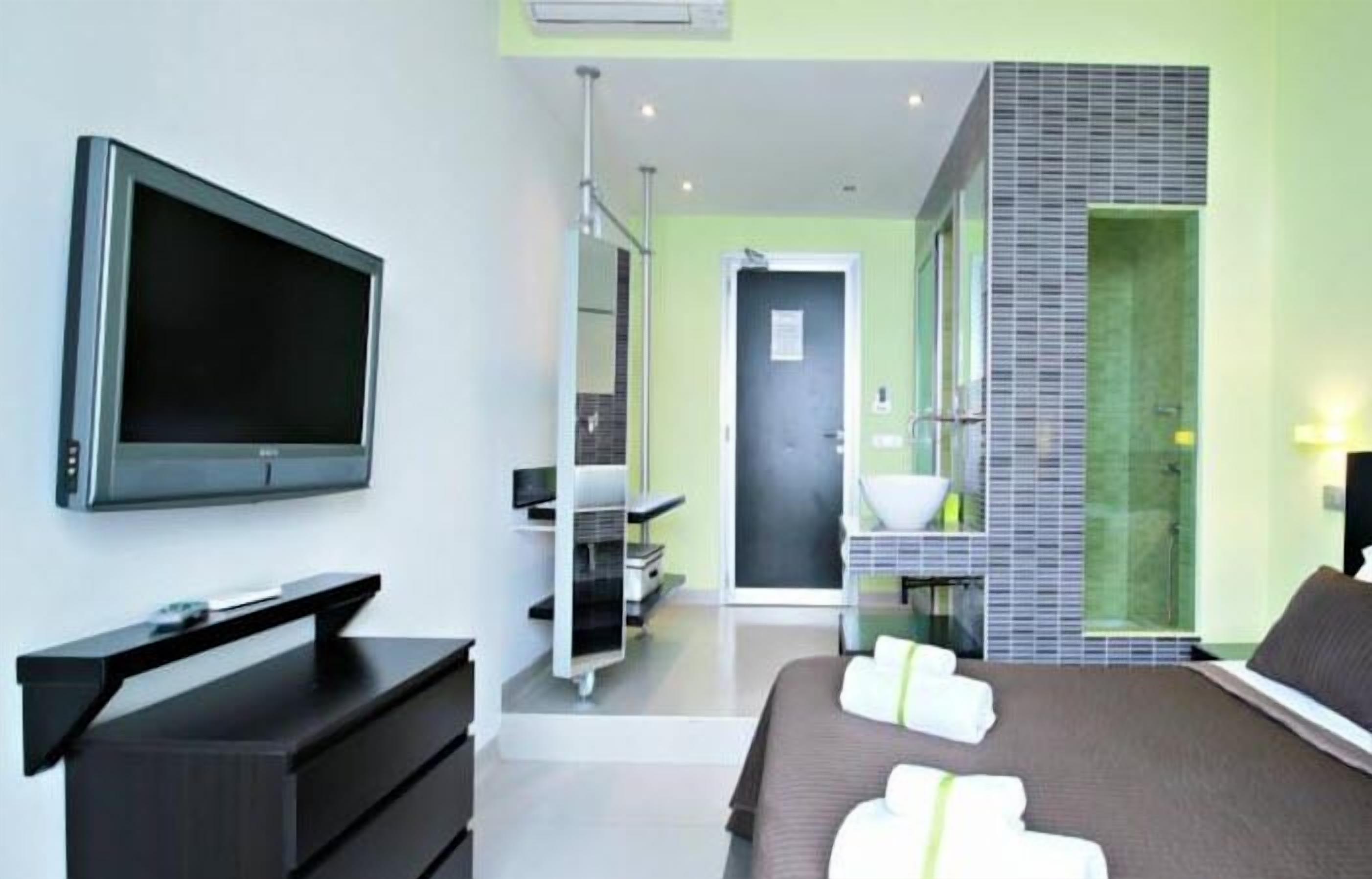 Moai Home in Rome: Find Hotel Reviews, Rooms, and Prices on Hotels.com