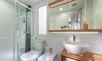 Trailer superluxo, 2 quartos | Banheiro | Chuveiro, toalhas de banho