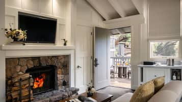 Treetop Room | Roupa de alta qualidade, minibar, cofre no quarto, secretária