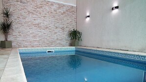 Piscina interior, piscina exterior