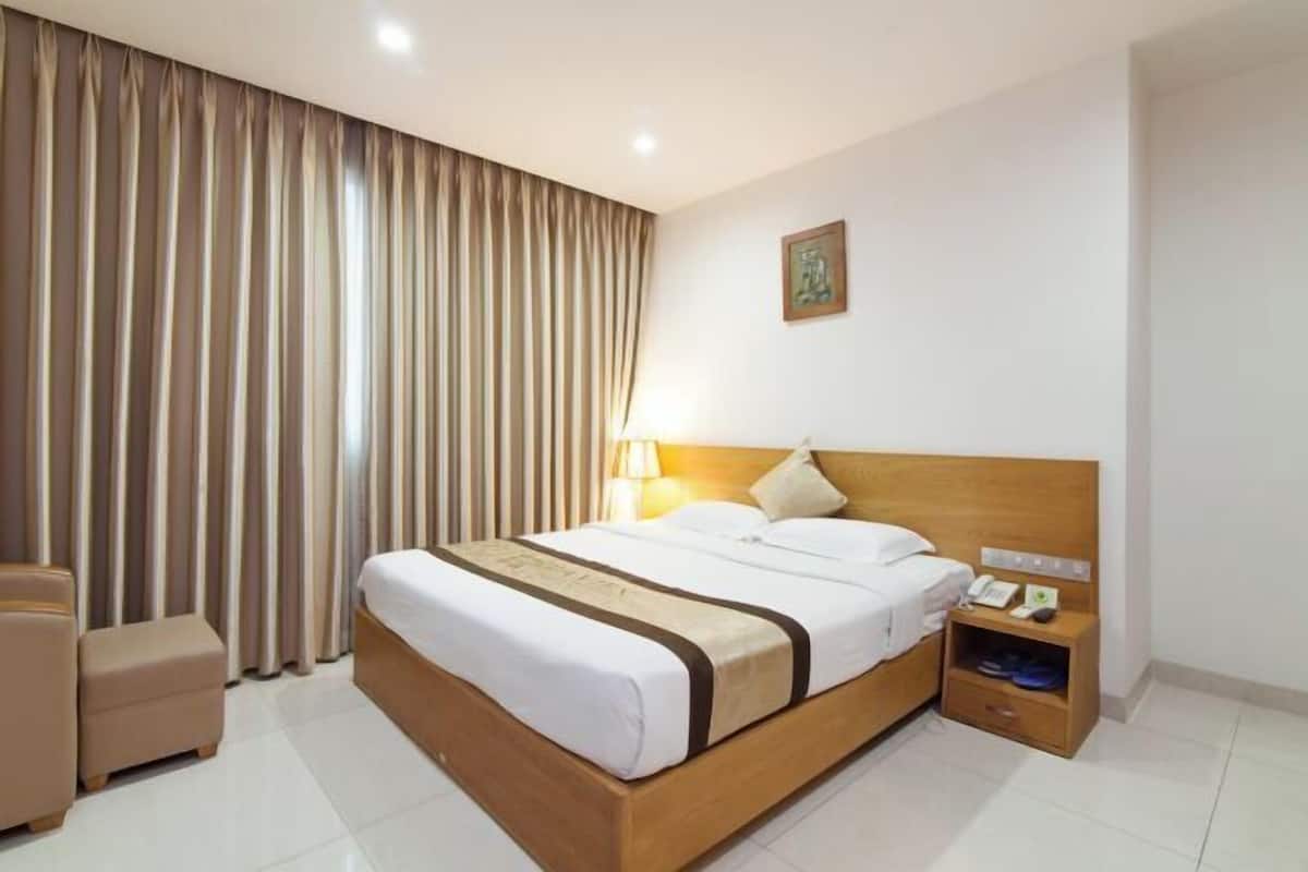 Minibar com produtos grátis, cofre com capacidade para portátil