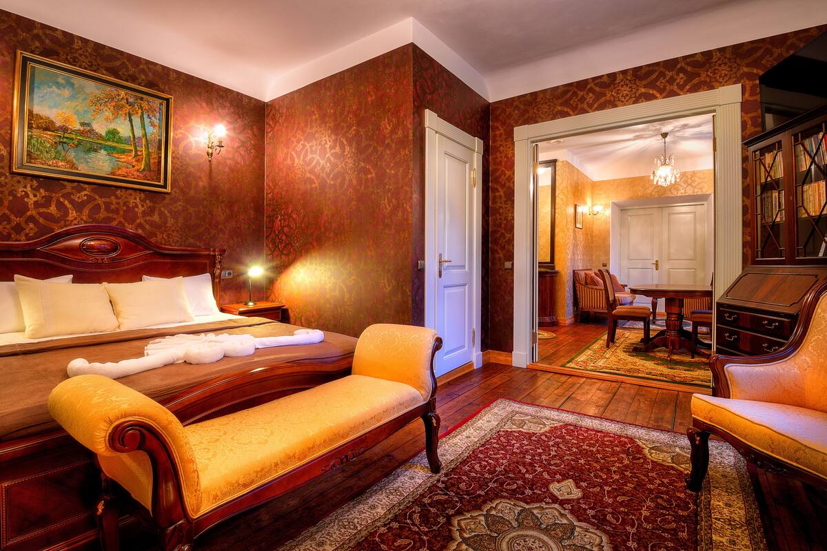 Suite | Roupa de alta qualidade, minibar, cofre no quarto, secretária 