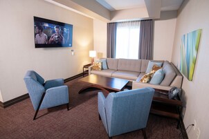 Suite | Sala de estar | TV de ecrã plano, filmes pagos 