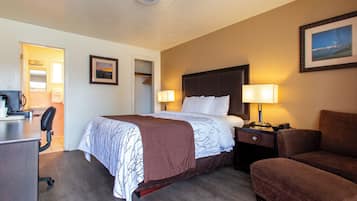 Quarto, 1 cama queen-size | Ferro/tábua de engomar, Wi-fi grátis, roupa de cama fornecida