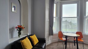 Estúdio (Apartment 4) | Sala de estar | Televisor 