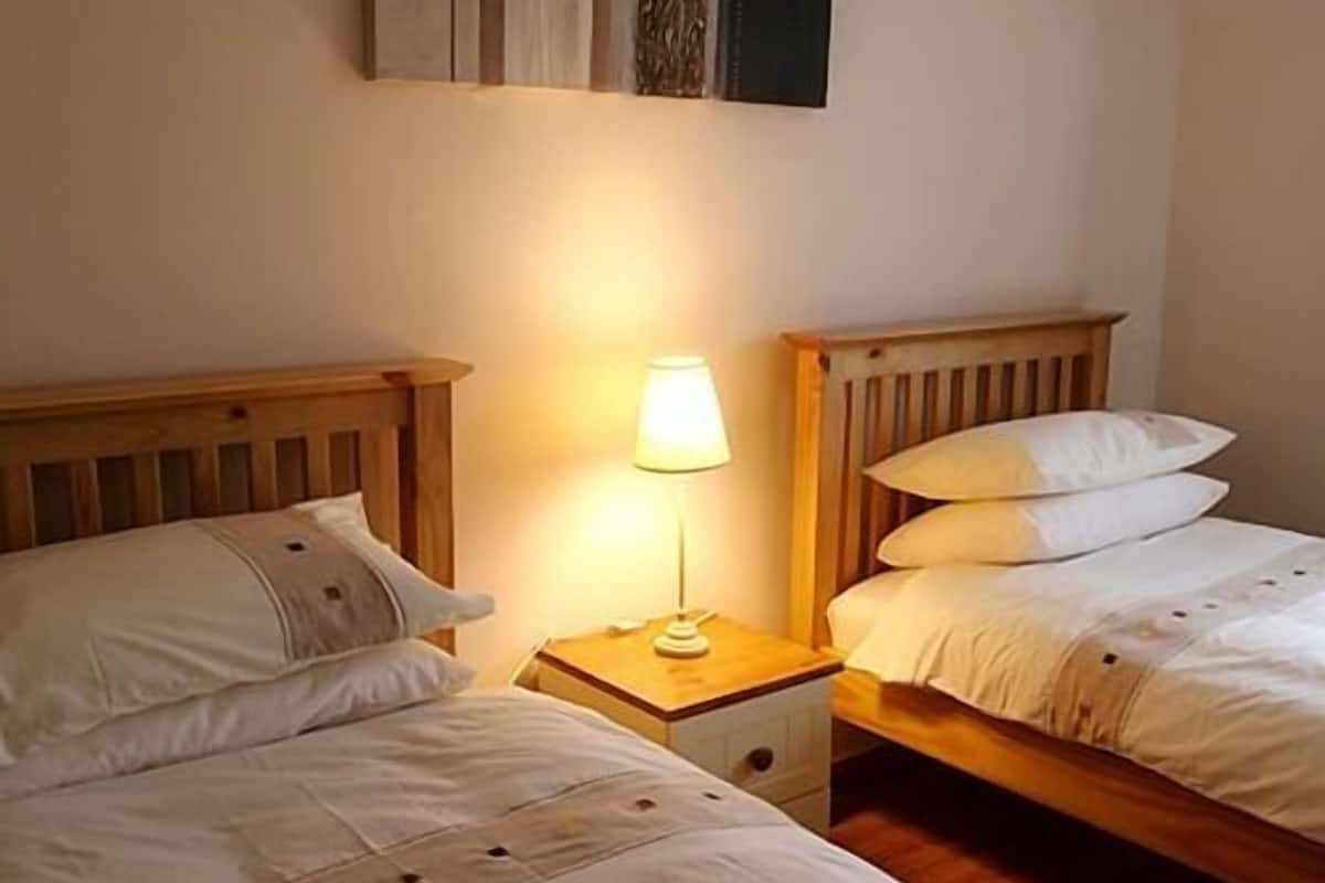 Quarto Twin Standard, casa de banho anexa | 1 quarto