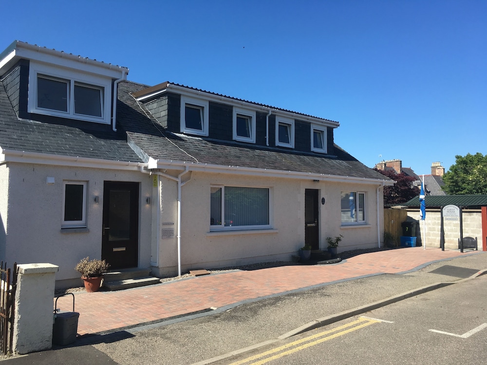 Silverstrands Guest House - Loch Ness