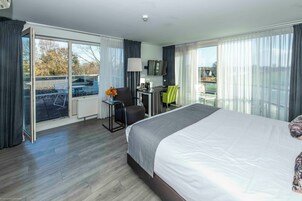 Suite Júnior | Minibar, cofre no quarto, secretária, ferro/tábua de engomar 