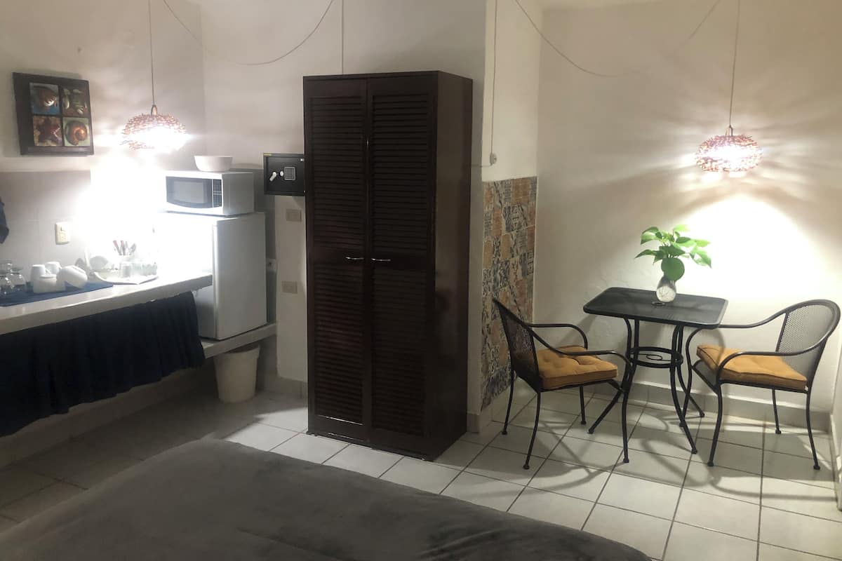 Quarto casal standard | 1 quarto, cofres nos quartos, individualmente decorados