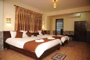 Roupas de cama premium, cofres nos quartos, individualmente decorados