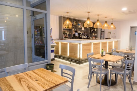 Café. Hostal La Isla