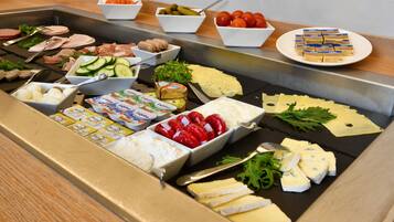 Pequeno-almoço tipo buffet diário incluído