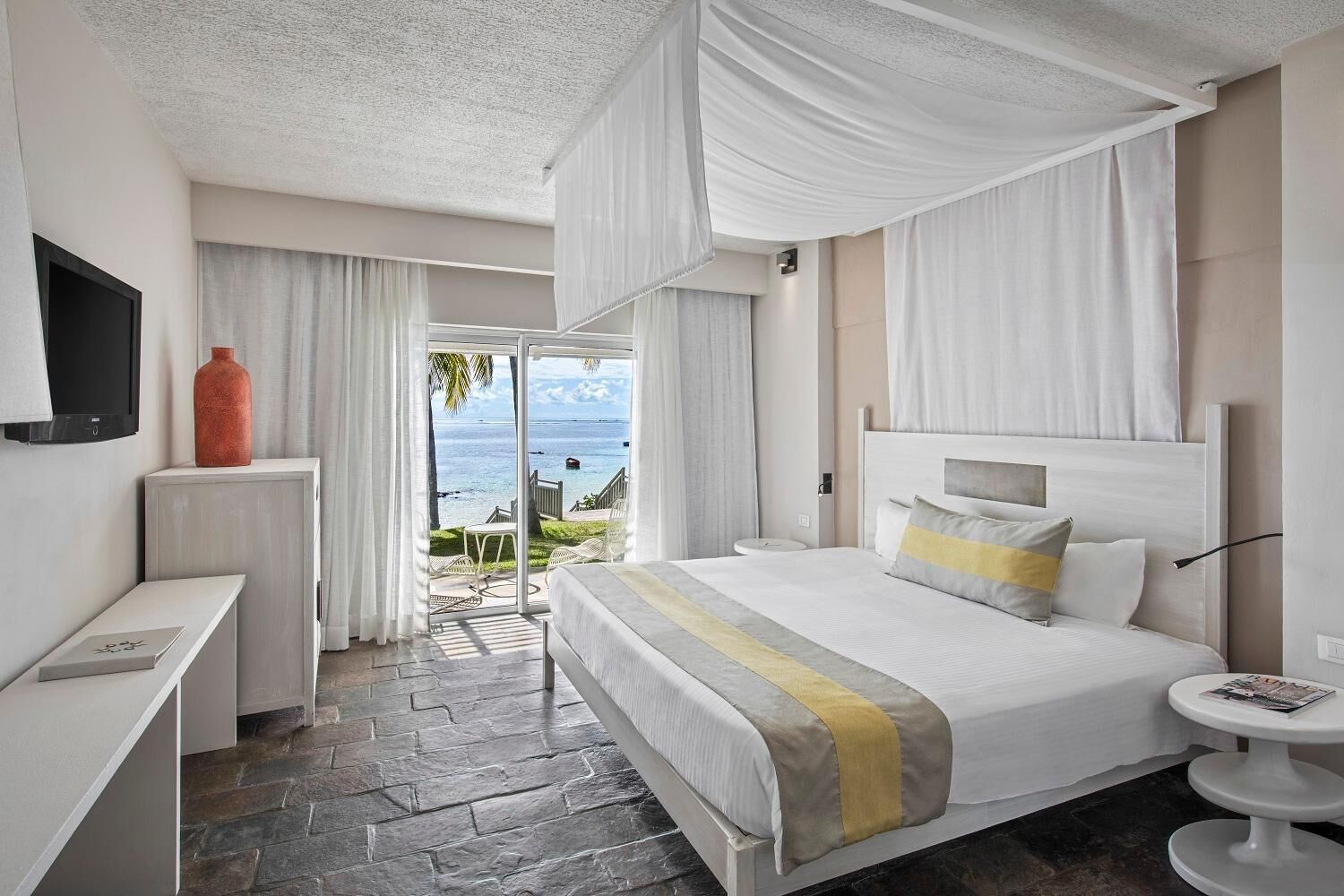 Frigobar, cofres nos quartos, Wi-Fi de cortesia, roupa de cama