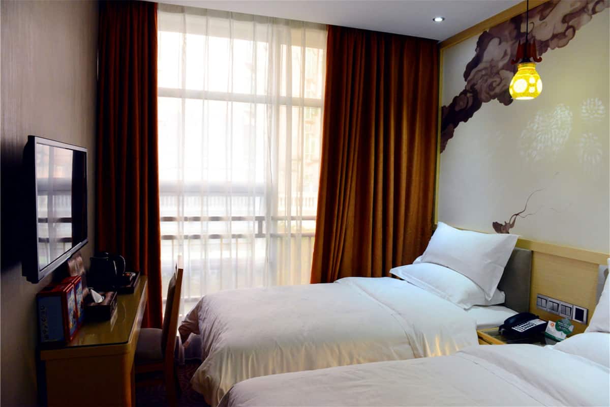 Quarto Deluxe, 2 camas individuais | Minibar, cofre no quarto, secretária, cortinas/cortinados opacos