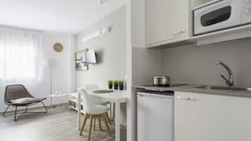 Estúdio executivo, 1 cama de casal, cozinha americana | Cozinha americana privada