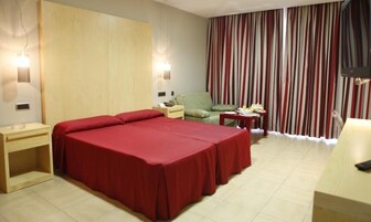 Minibar, cofre no quarto, secretária, cortinas/cortinados opacos 