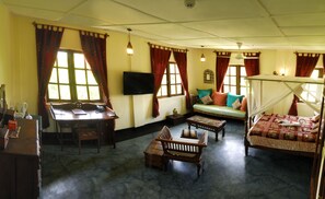 Quarto superior | 1 quarto, roupas de cama premium, frigobar, cofres nos quartos