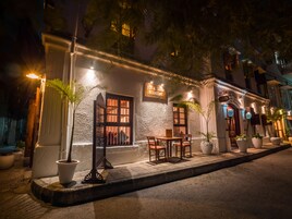 Café da manhã, almoço e jantar; culinária fusion 