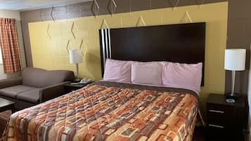 Quarto Standard, 1 cama king-size, fumadores | Secretária, ferro/tábua de engomar, Wi-fi grátis